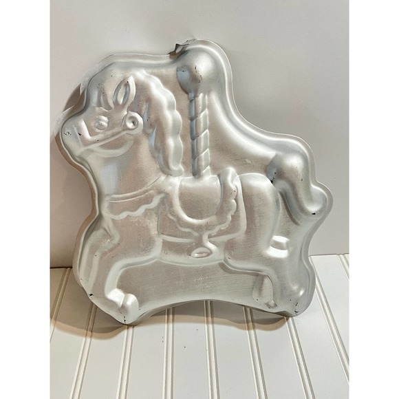 Wilton | Kitchen | Wilton Carousel Vintage Cake Pan | Poshmark